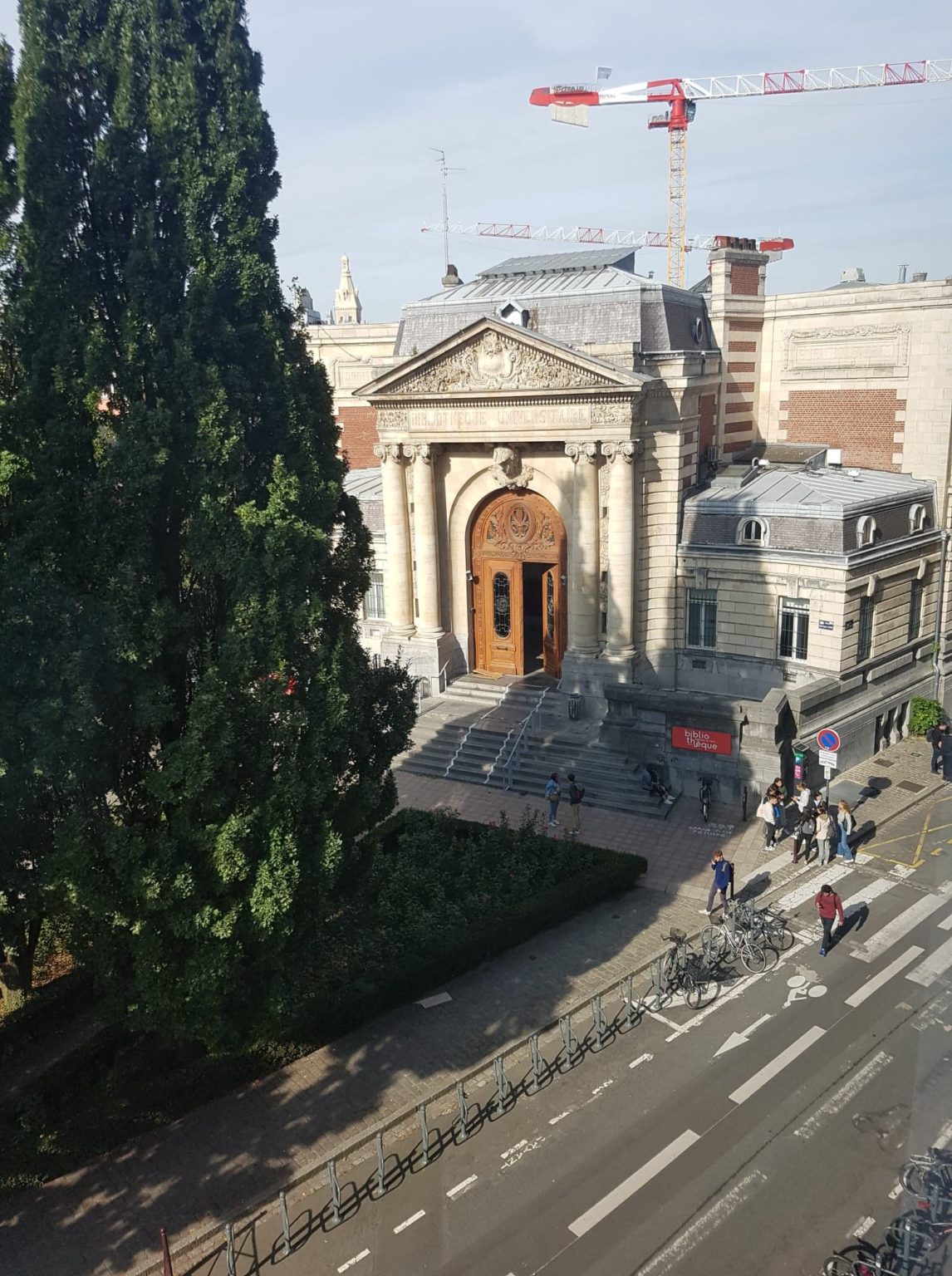 EN IMAGES. Premier étage de la bibliothèque de Sciences Po Lille ...